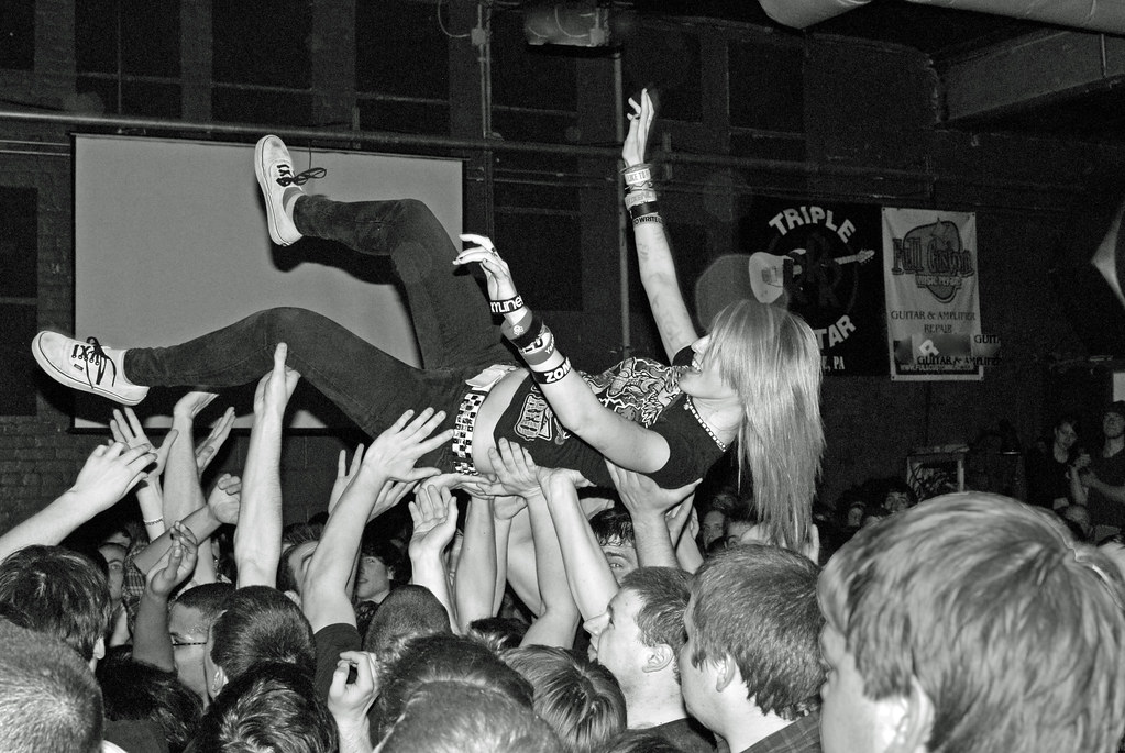 How to survive a mosh pit: a cohesive guide - The Courier Online